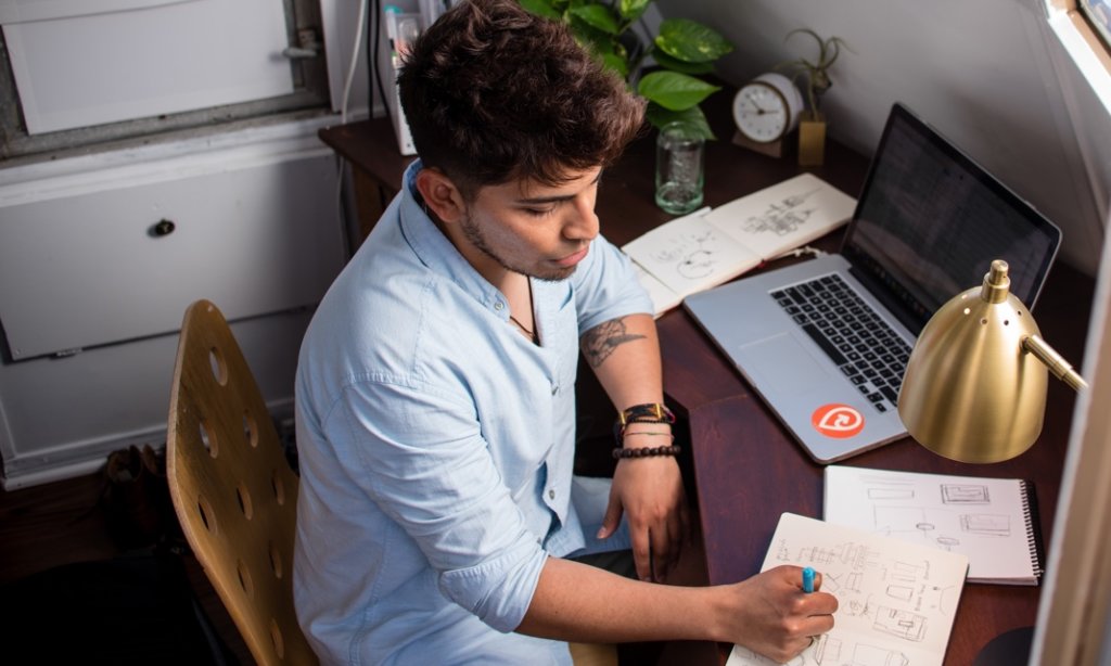 Distractions at Work & Working from Home: Types, Effects & Statistics ...